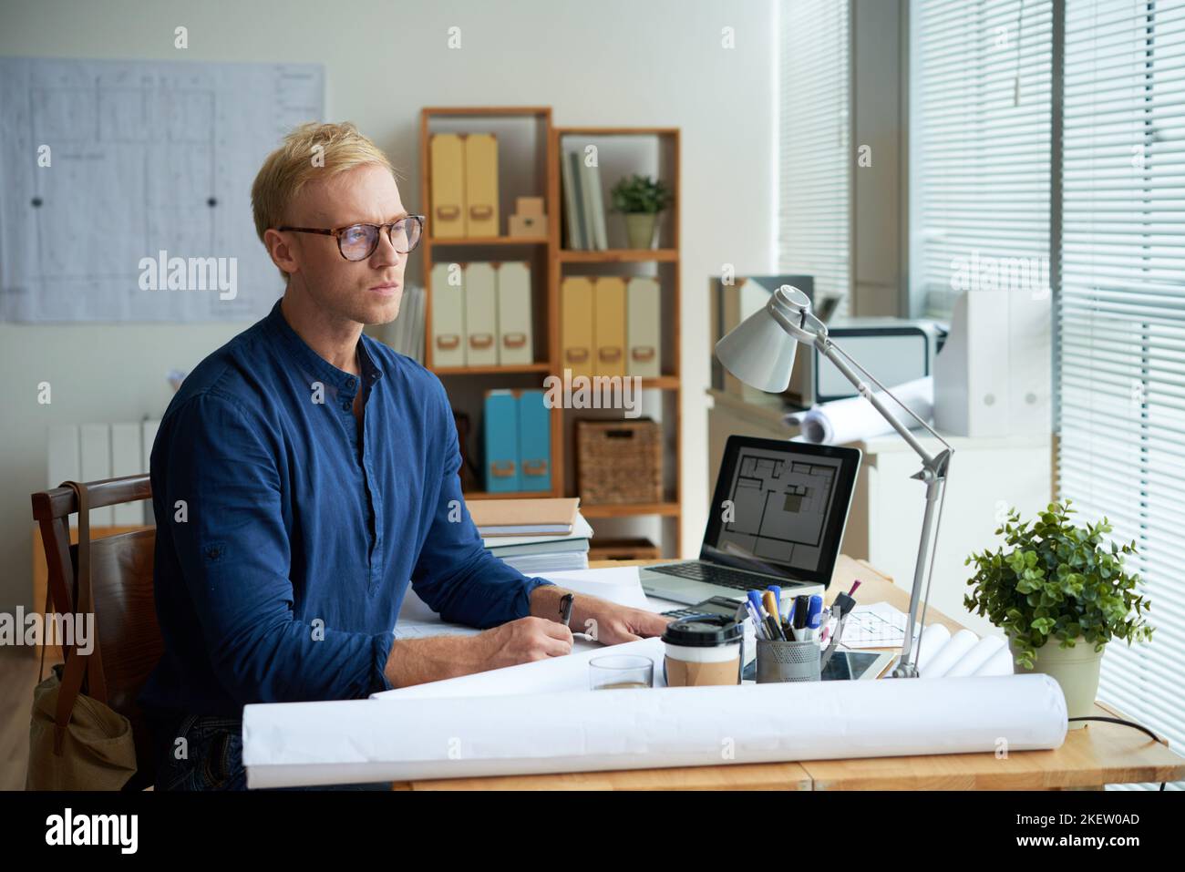 Portrait bureau hi-res stock photography and images - Alamy