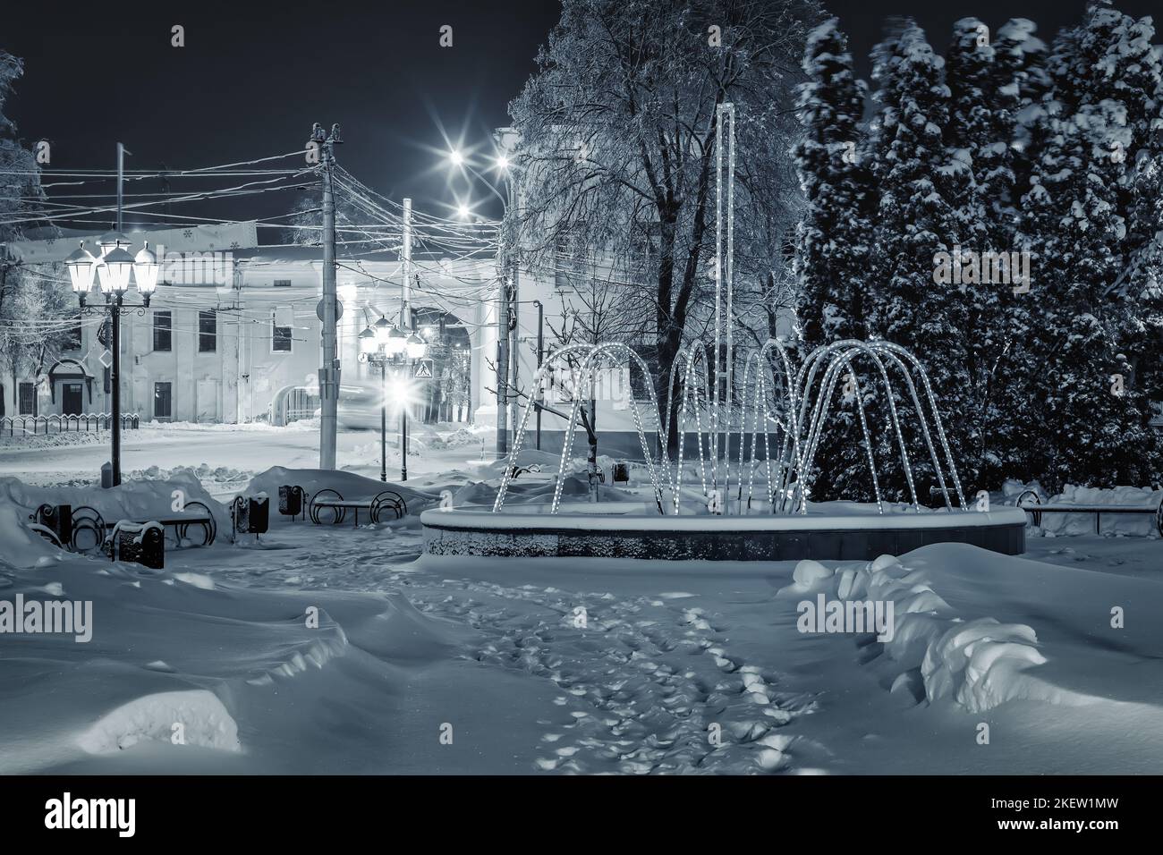 Winter park at night with christmas decorations, glowing lanterns ...