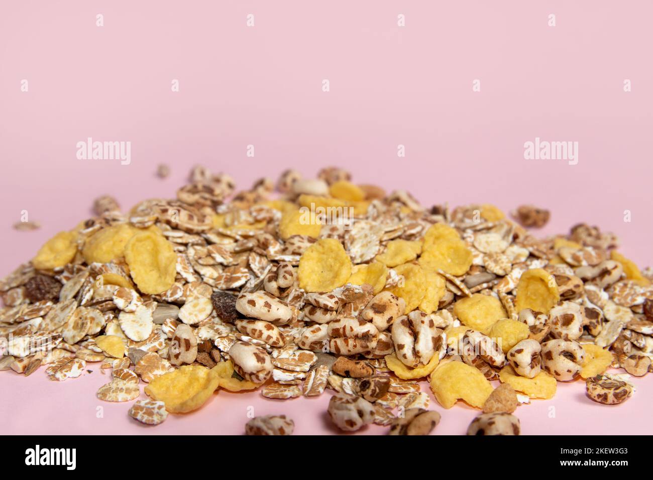 Corn flakes rolled oats and puffed wheat. Pink background Stock Photo ...