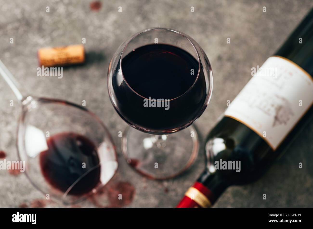 Red wine in glass Stock Photo - Alamy