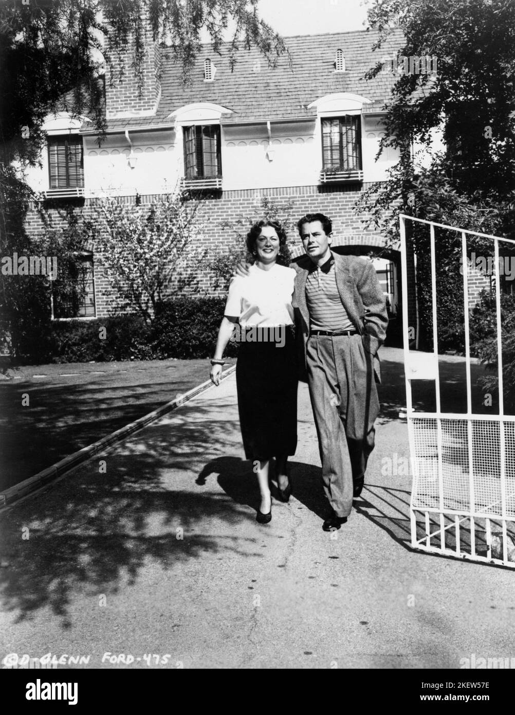 ELEANOR POWELL and husband GLENN FORD at home circa 1952 publicity for ...