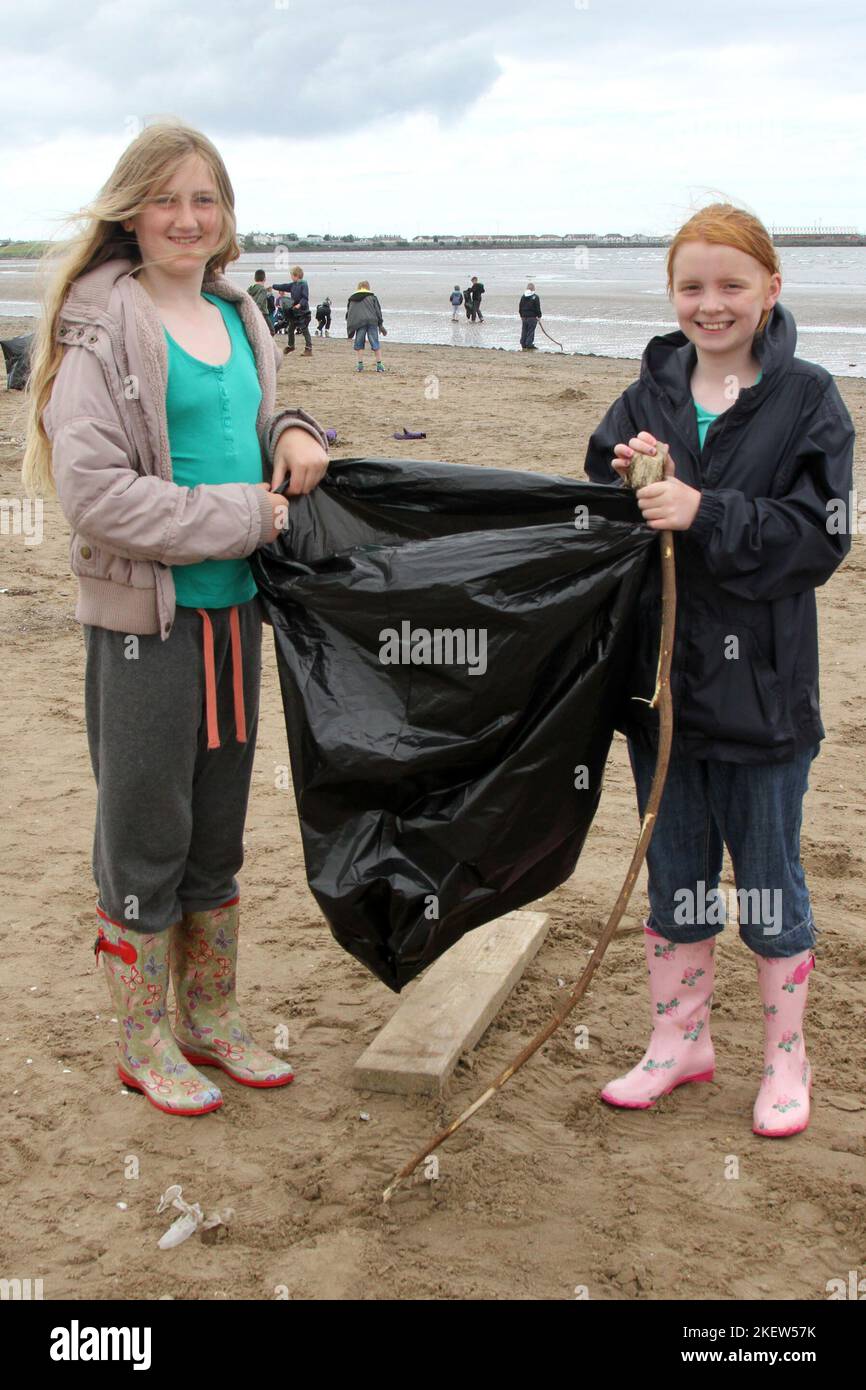 Primary school pick up uk hi-res stock photography and images - Alamy