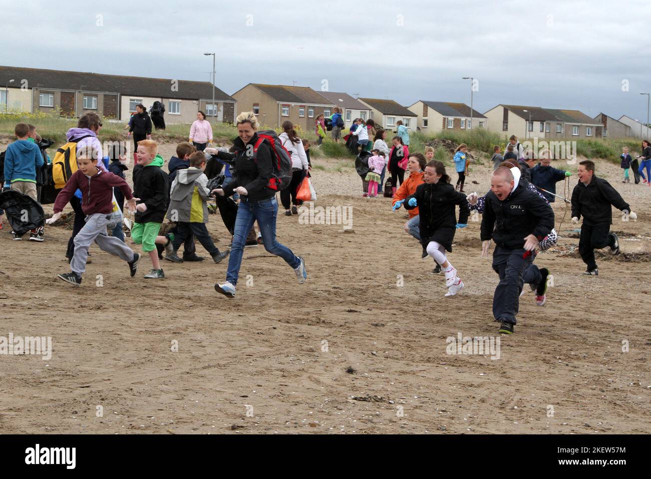 Beach clean litter pickers hi-res stock photography and images - Alamy