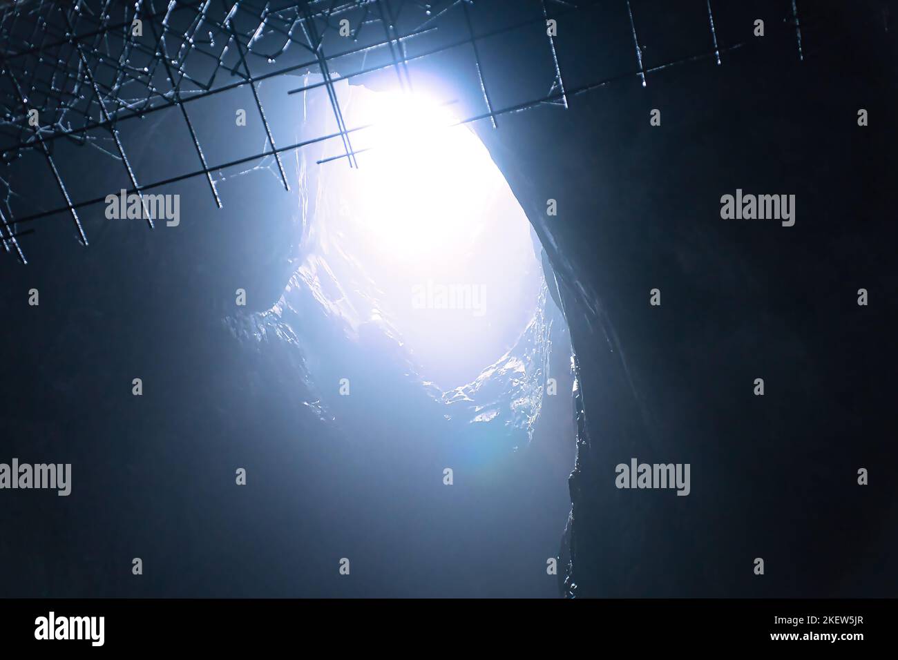 Light in cave hi-res stock photography and images - Alamy