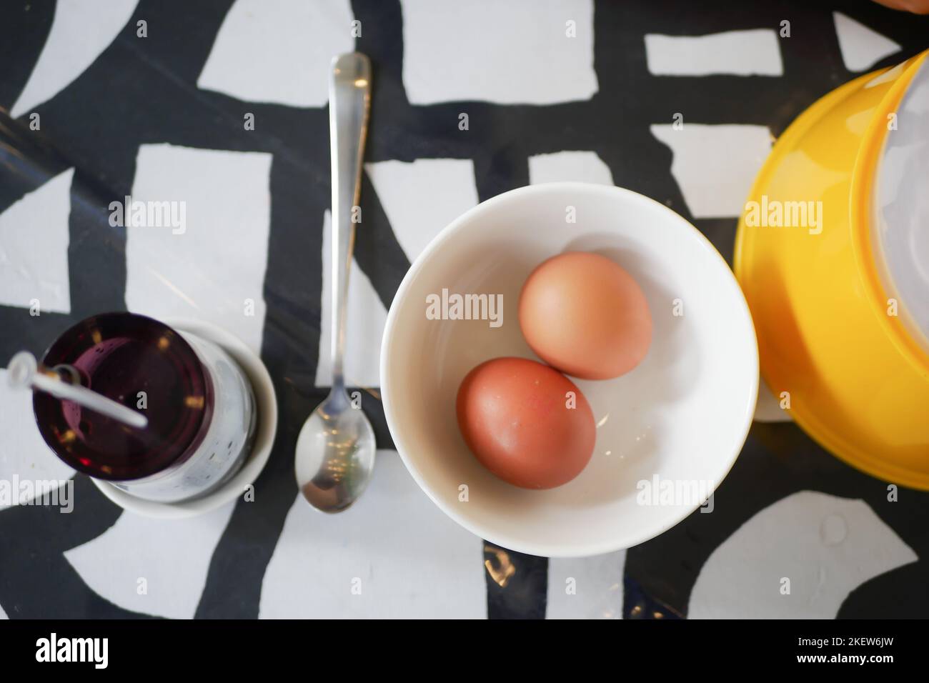 Half boil egg hi-res stock photography and images - Alamy