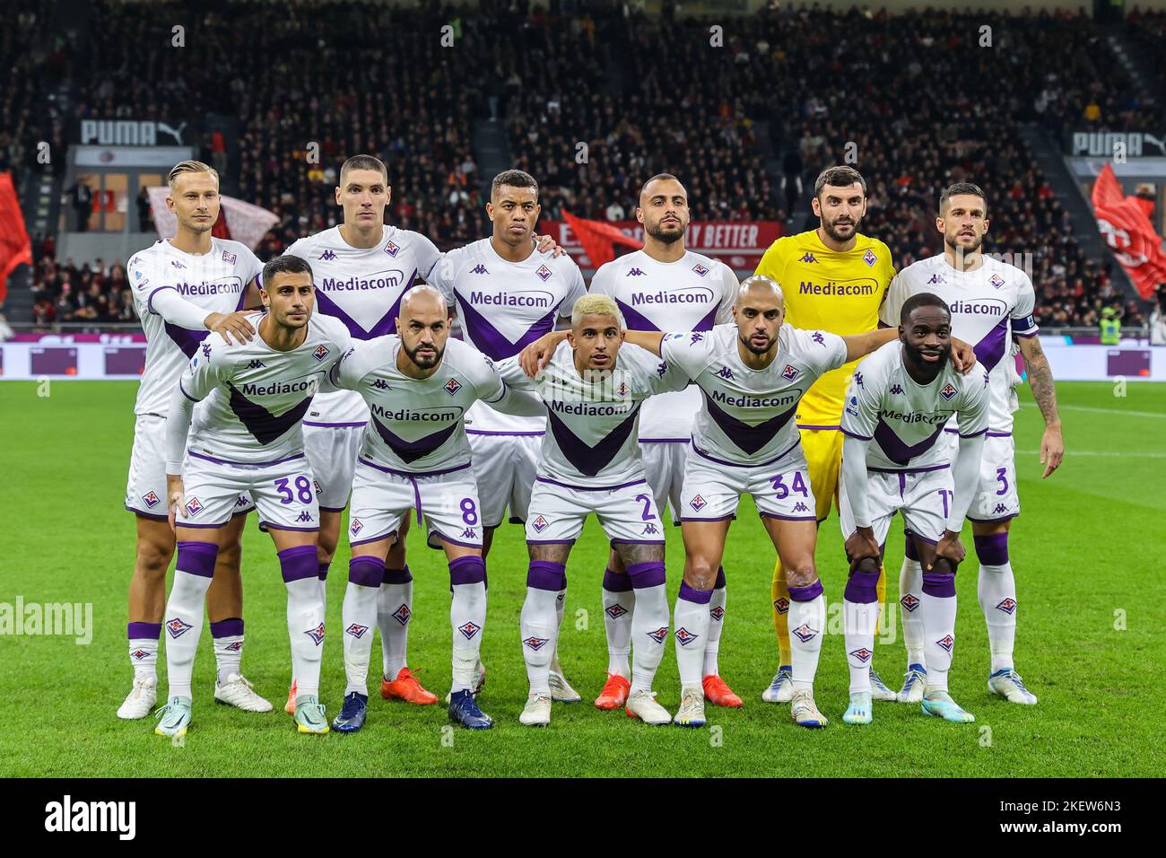 ACF Fiorentina team line up during Serie A 2022/23 football match ...