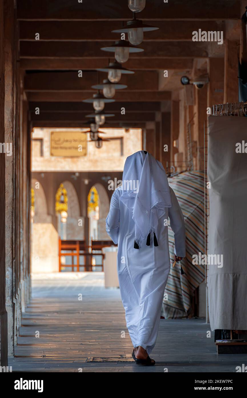 Arab Men walking in souq waqif Doha back view Stock Photo - Alamy