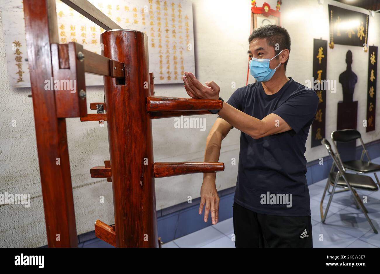 Ip Kong-chiu, grandson of kung fu master Ip Chun demonstrated Wing-chun ...