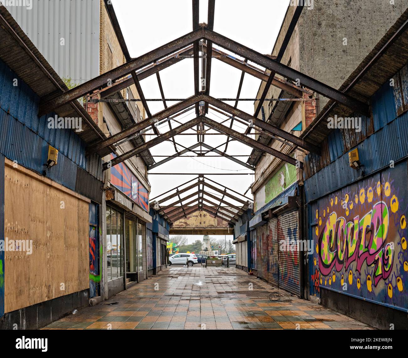 Empty roof hi-res stock photography and images - Alamy
