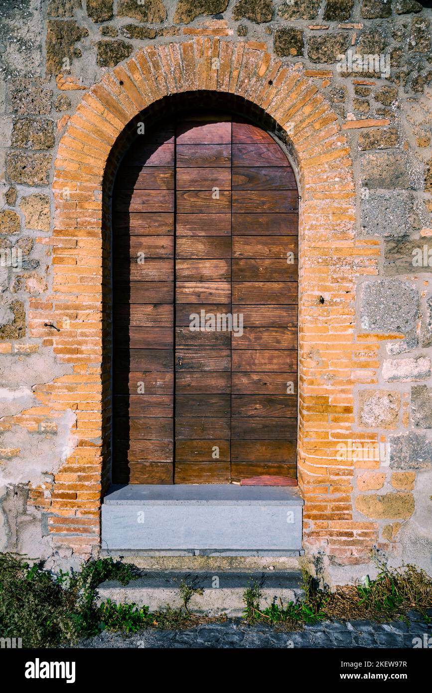Traditional italian door hi-res stock photography and images - Alamy