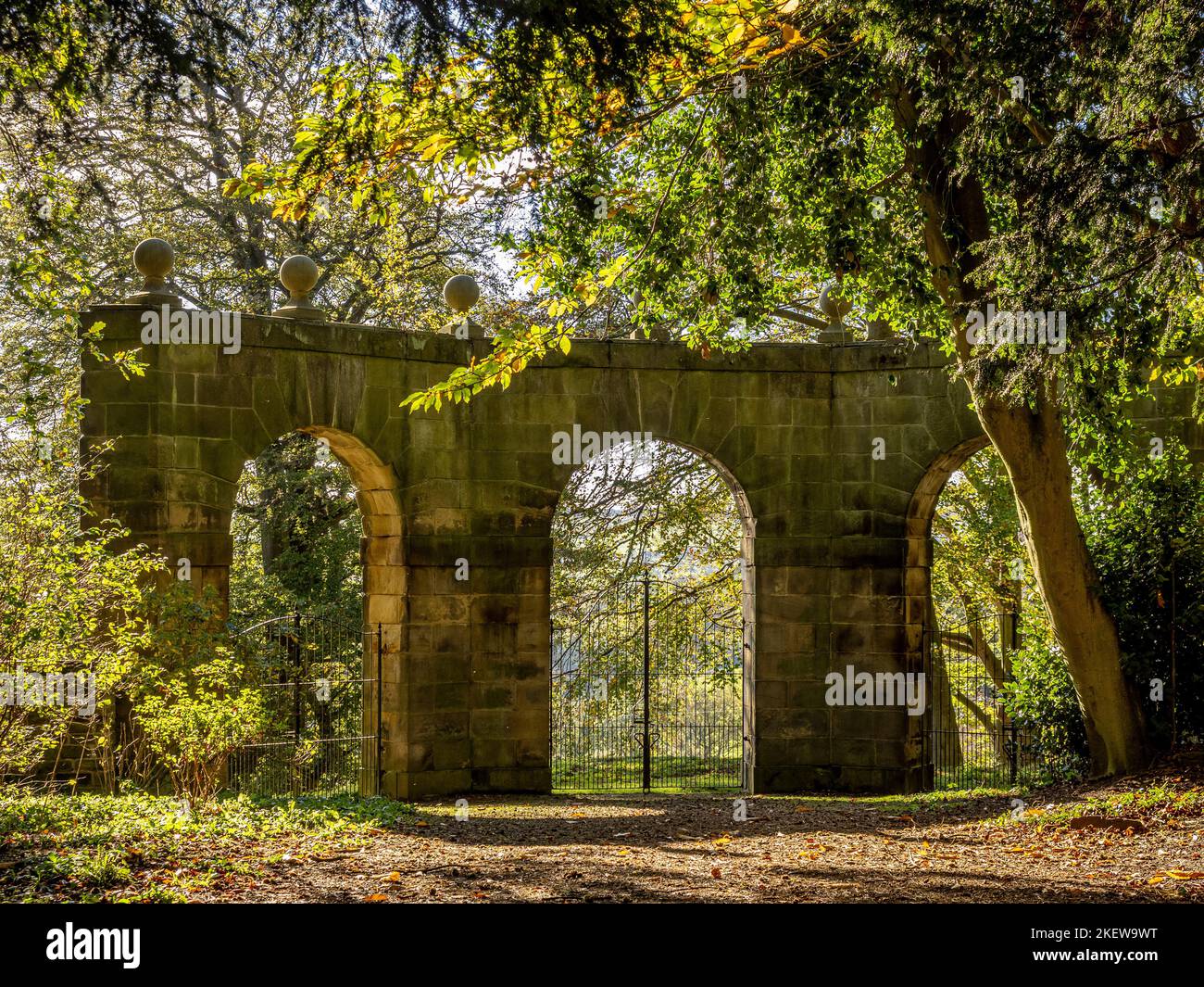 Garden gate arch hi-res stock photography and images - Alamy