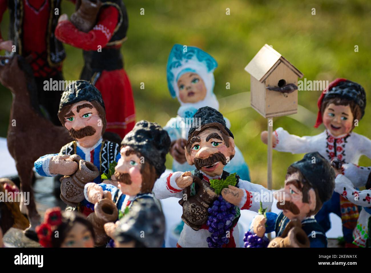 Moldovan costumes hi-res stock photography and images - Alamy