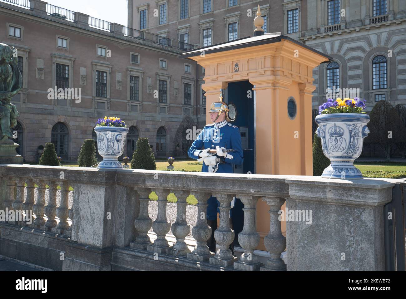 Royal Guard stood outside the Royal Palace / Stockholm Palace (Kungliga ...