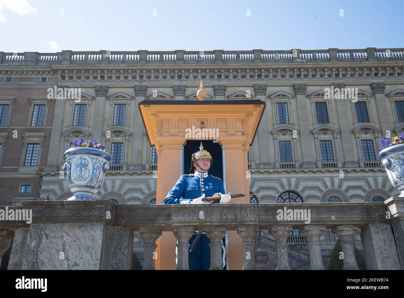 Royal Guard stood outside the Royal Palace / Stockholm Palace (Kungliga ...