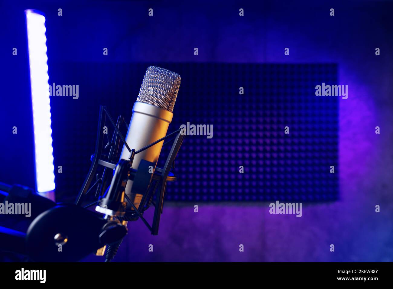 Studio recording dubbing hi-res stock photography and images - Alamy