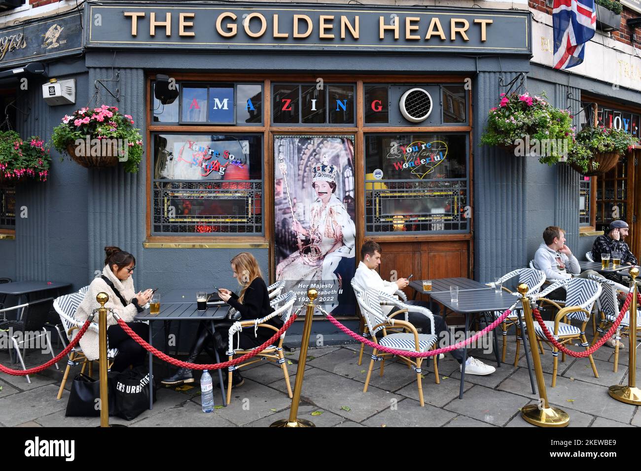Traditional Pub in London - England Stock Photo - Alamy