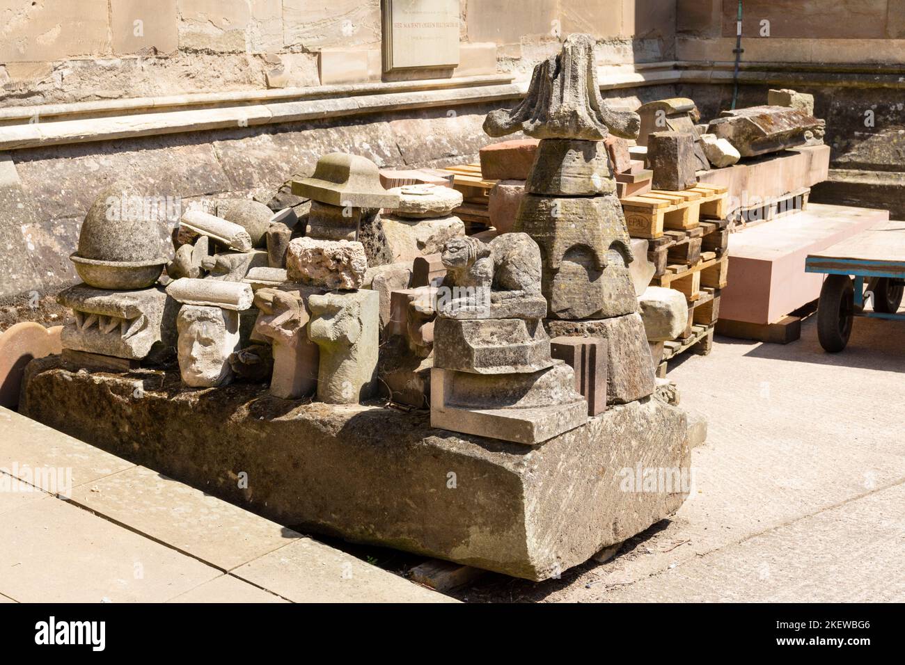 Stonemasonry repair hi-res stock photography and images - Alamy