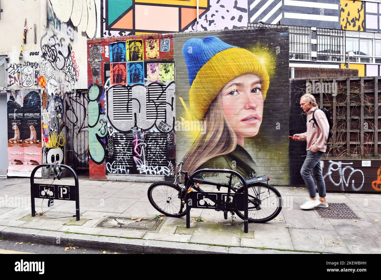 Street scene london abstract drawing hi-res stock photography and ...