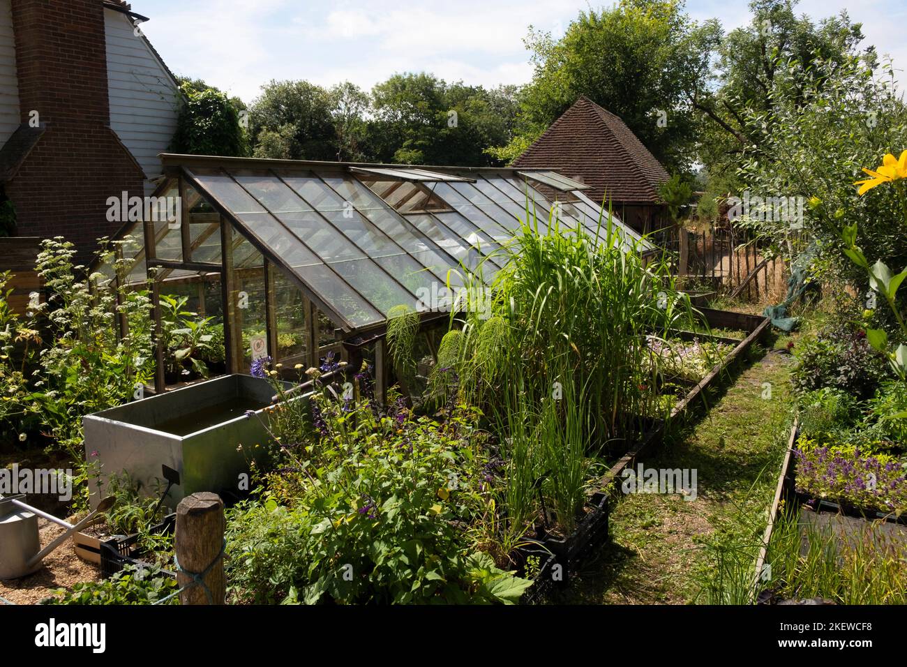 Great dixter gardens greenhouses hi-res stock photography and images - Alamy