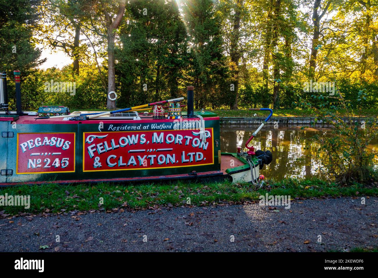 Working former Fellows Morton and Clayton canal narrowboat Pegasus on ...