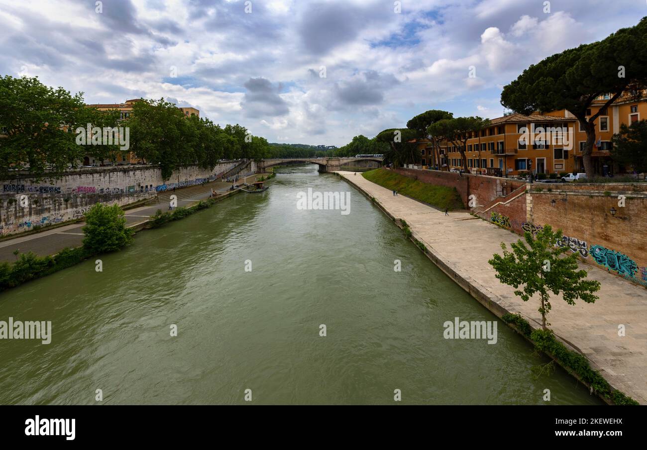 Ponte garibaldi rome hi-res stock photography and images - Alamy