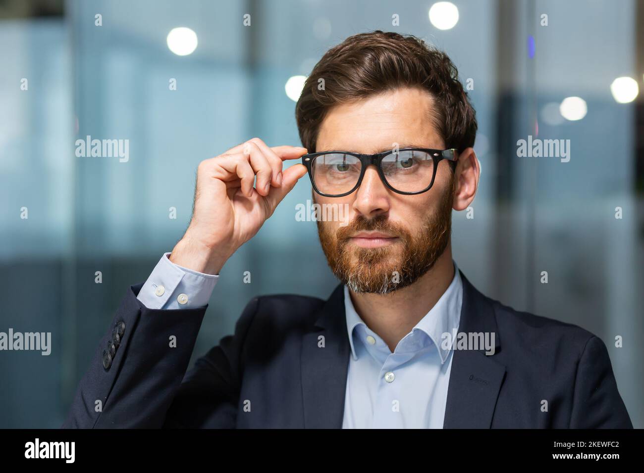 Serious looking male hi-res stock photography and images - Alamy