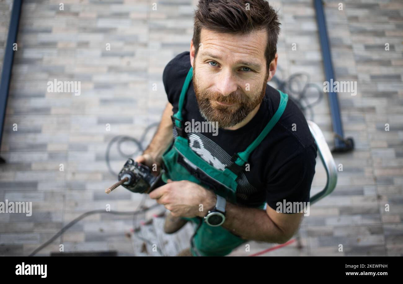 construction worker installing terrace roof on house Stock Photo - Alamy