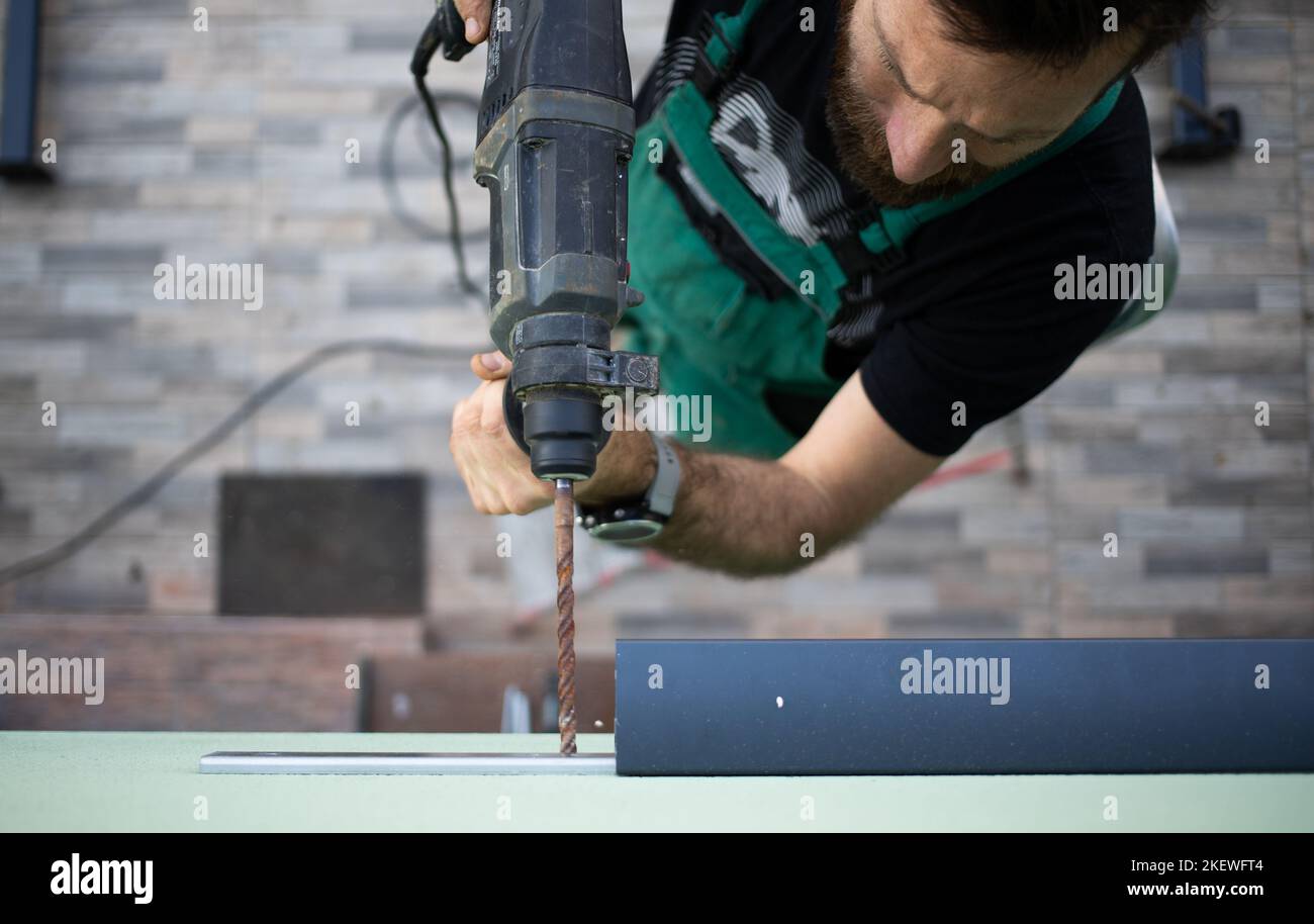 construction worker installing terrace roof on house Stock Photo - Alamy