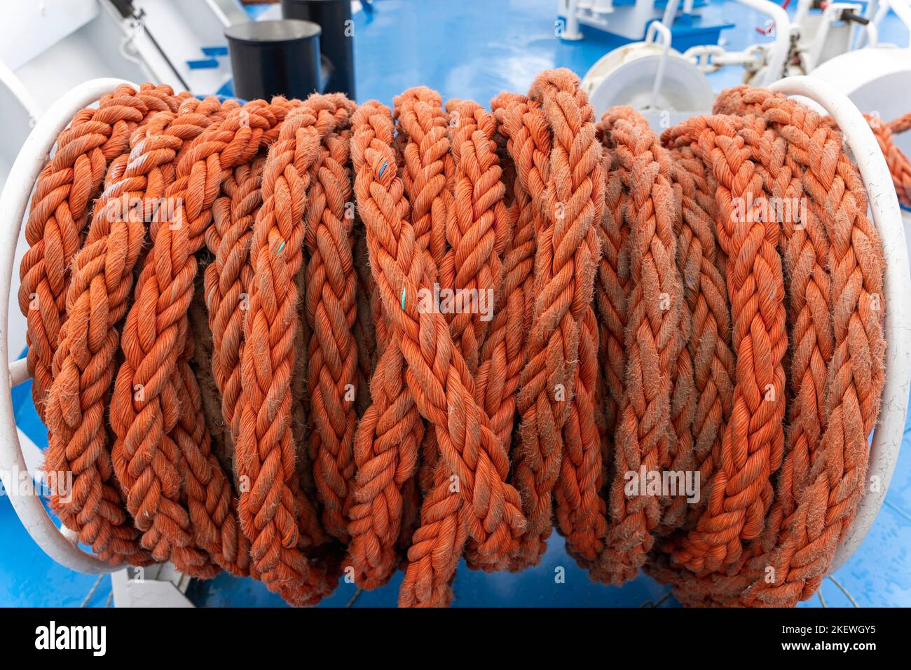 a bay with a cable on the ship. mooring rope Stock Photo - Alamy