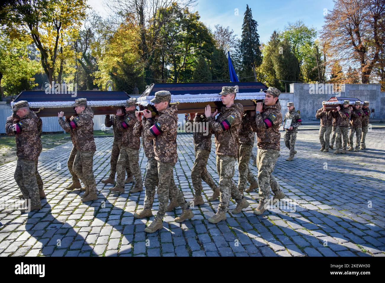 Lviv, Ukraine. 18th Oct, 2022. Soldiers carry coffins with the bodies ...