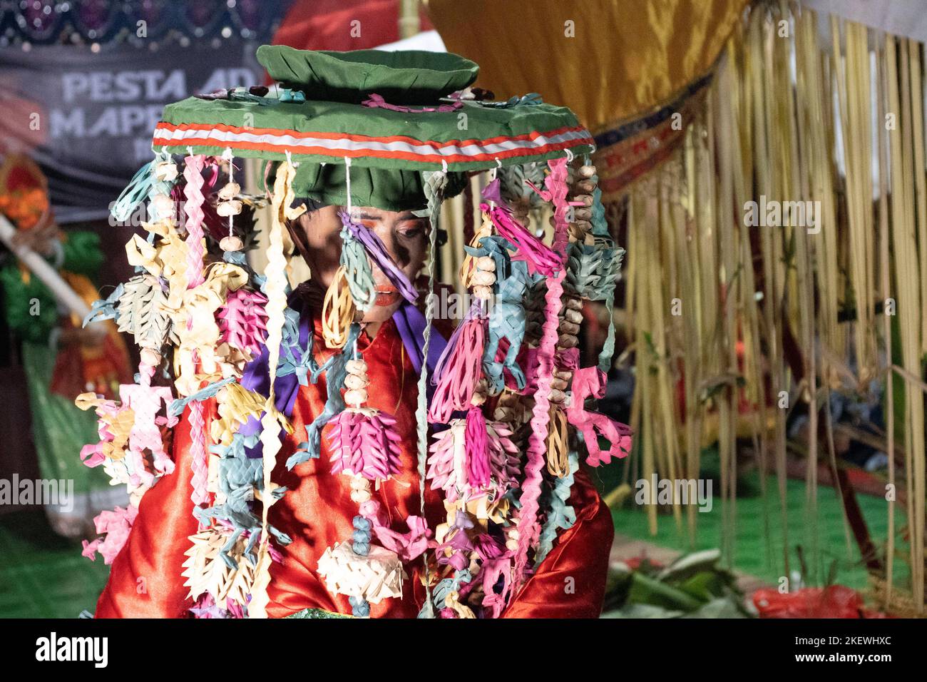 Bissu sulawesi hi-res stock photography and images - Alamy