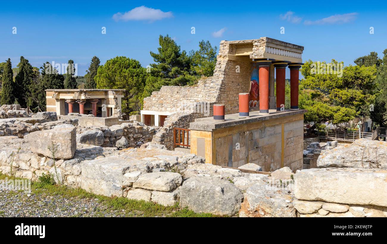 Knossos palace. Crete, Greece. Knossos palace - largest Bronze Age ...