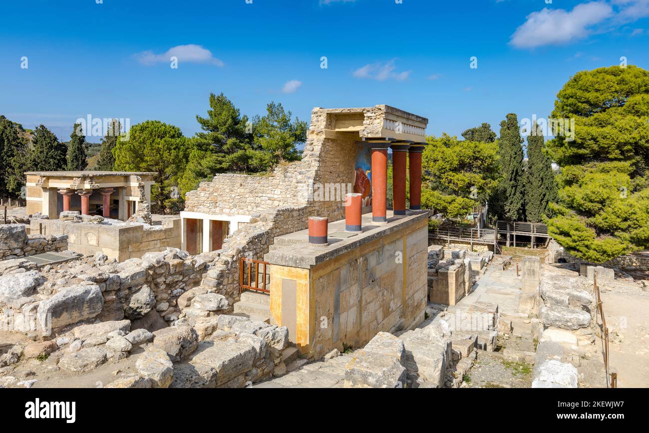 Knossos palace. Crete, Greece. Knossos palace - largest Bronze Age ...