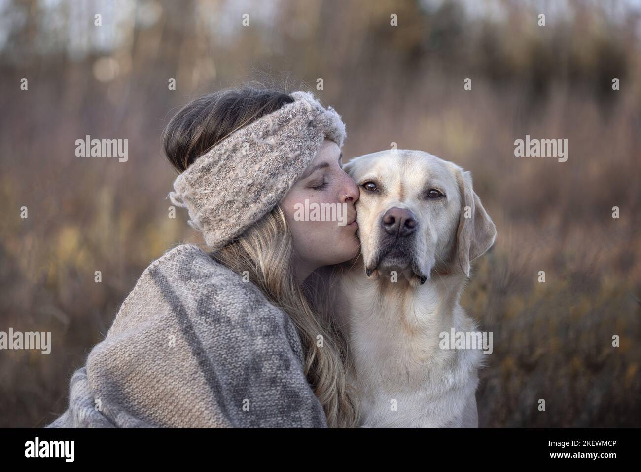 Female blonde hair kissing male hi-res stock photography and images - Alamy