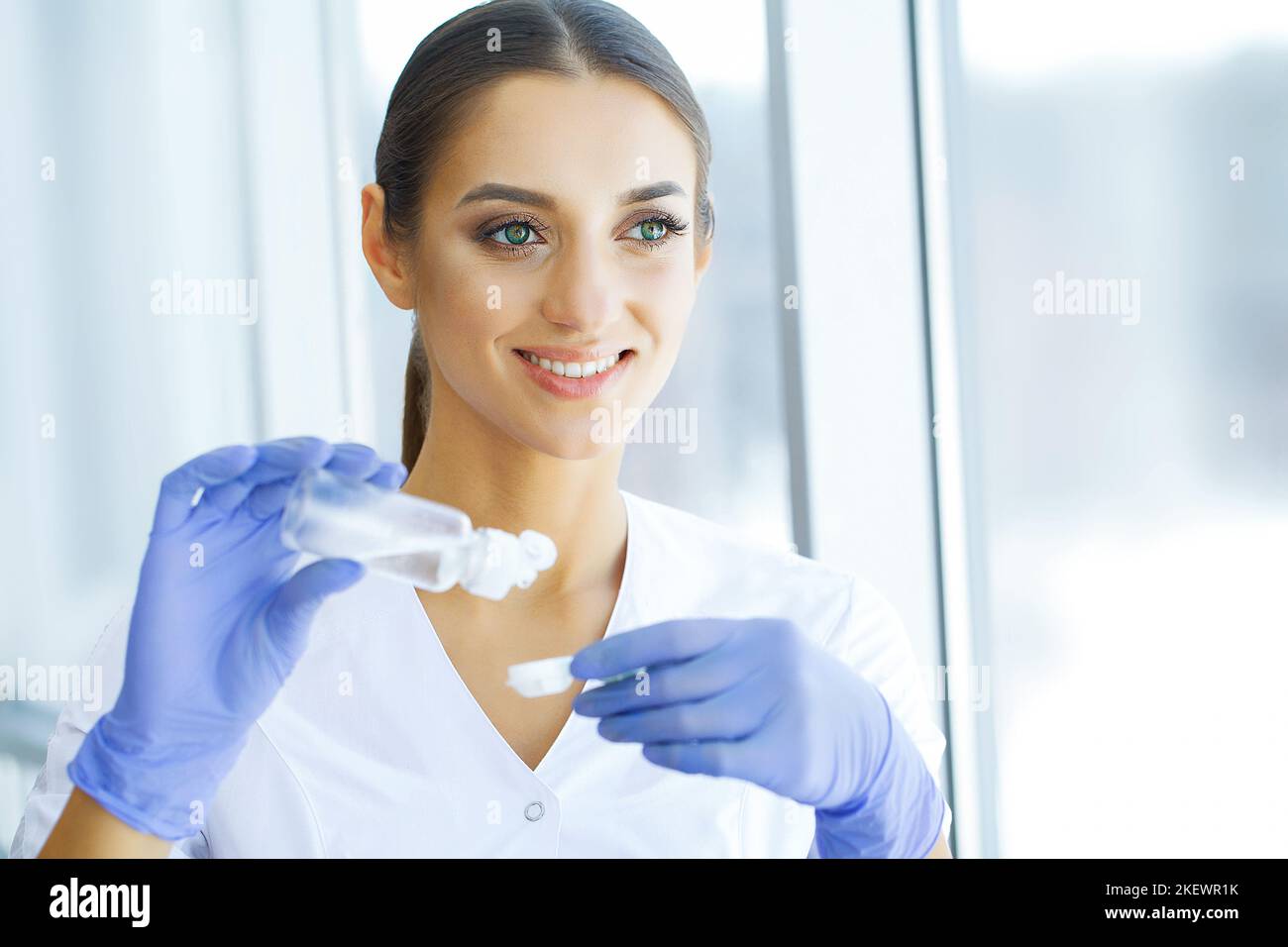Health and Medicine. Ophthalmologist Holding Eye Drops and Conta Stock ...