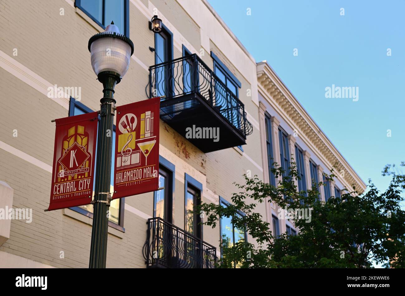 Kalamazoo, Michigan, USA. Kalamazoo Mall, a tree-lined, picturesque ...