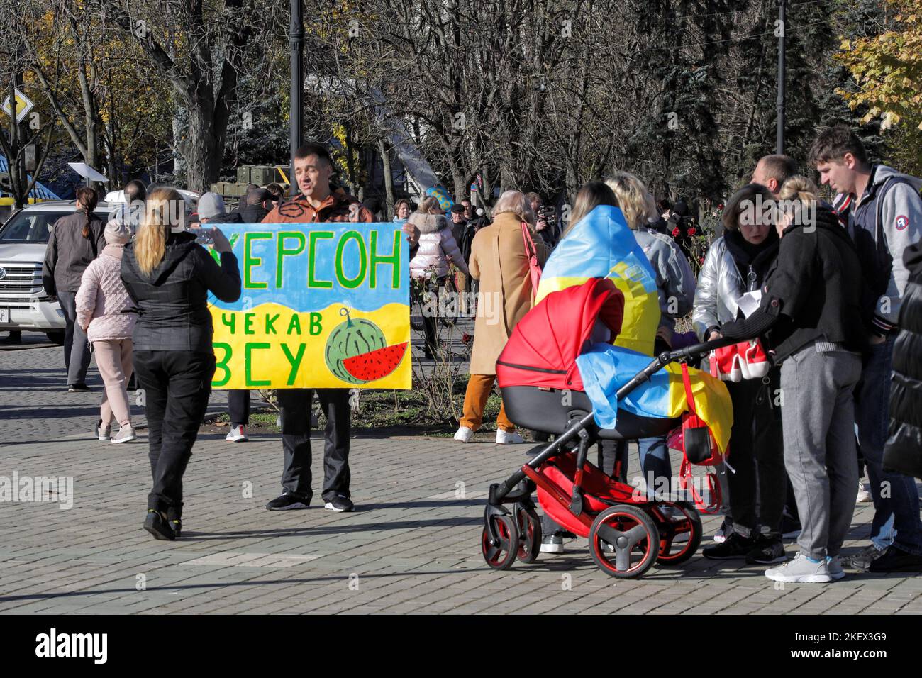 KHERSON, UKRAINE - NOVEMBER 14, 2022 - People are pictured in central ...
