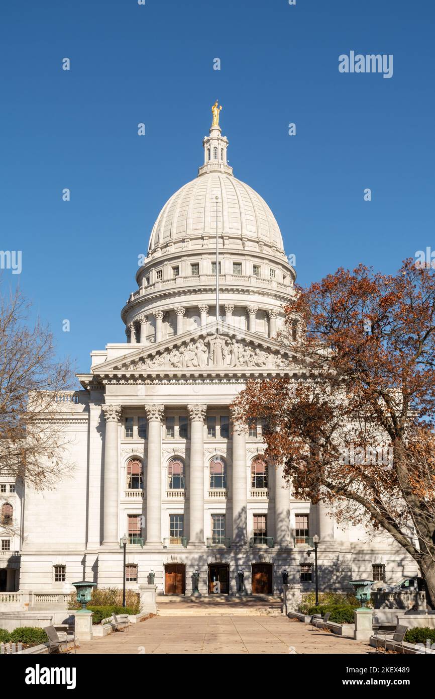 Morning light on the Wisconsin state capitol building in late fall ...