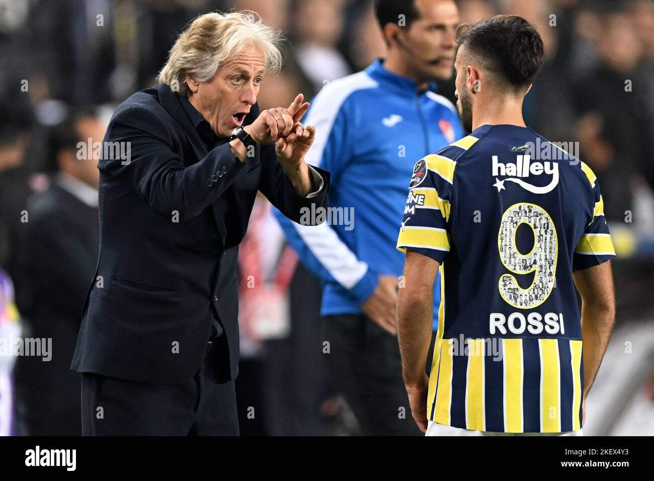 ISTANBUL - (lr) Fenerbahce SK trainer coach Jorge Jesus, Diego Martin ...