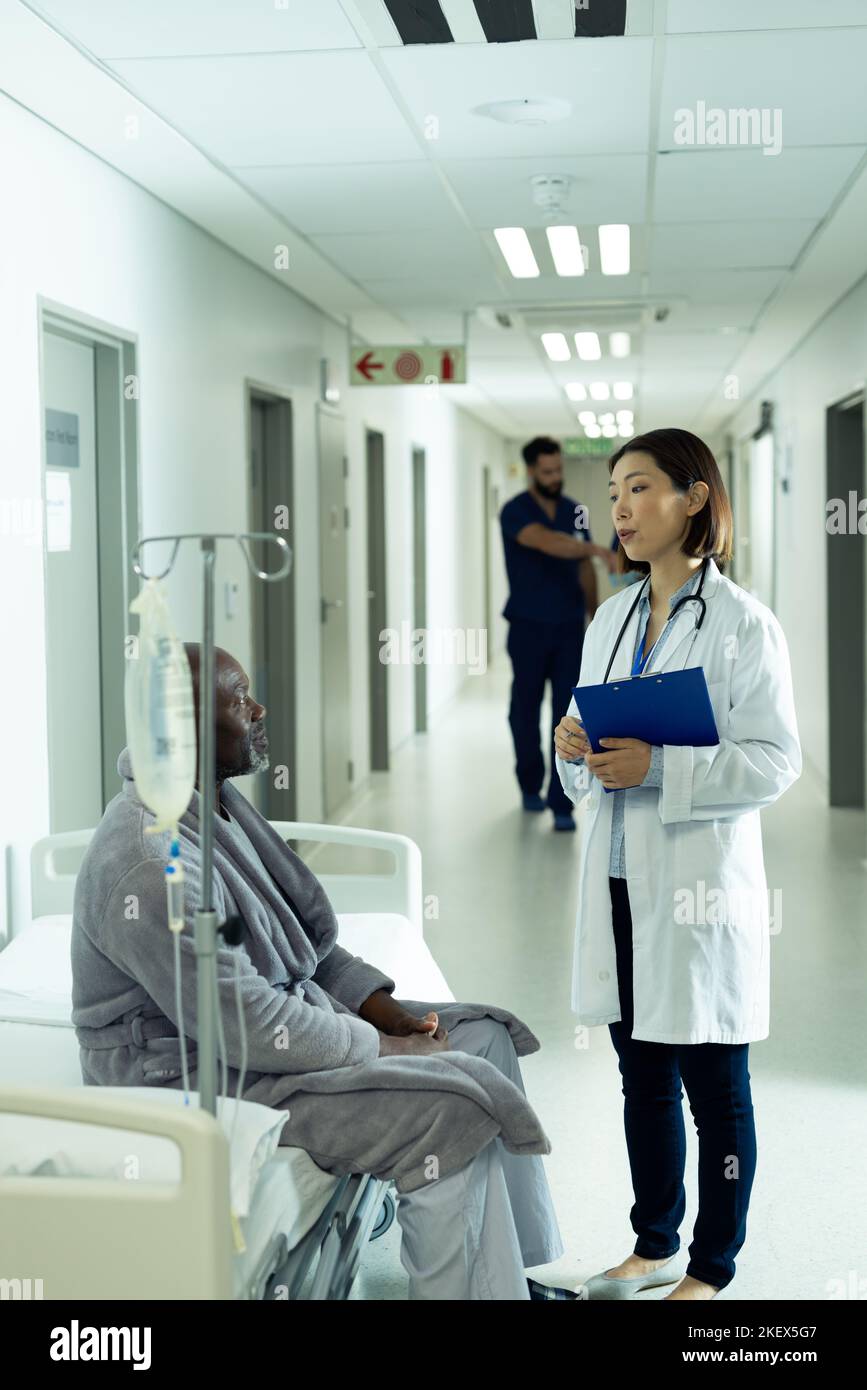 Doctor patient hospital asian hi-res stock photography and images - Alamy