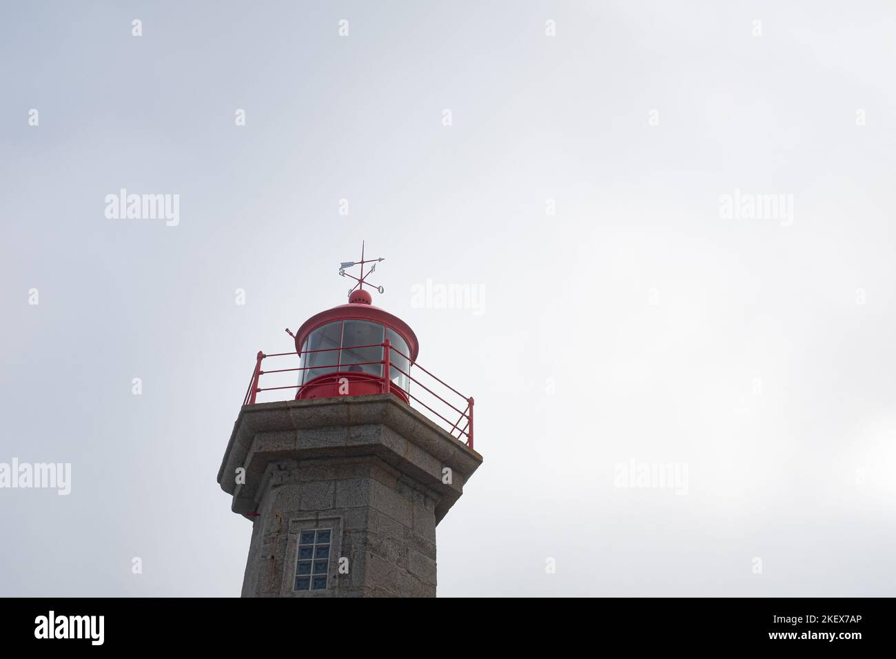 Red top roof on a lighthouse light detail Stock Photo - Alamy