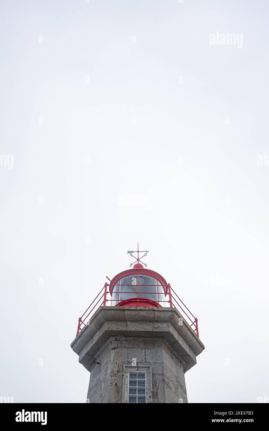 Red top roof on a lighthouse light detail Stock Photo - Alamy