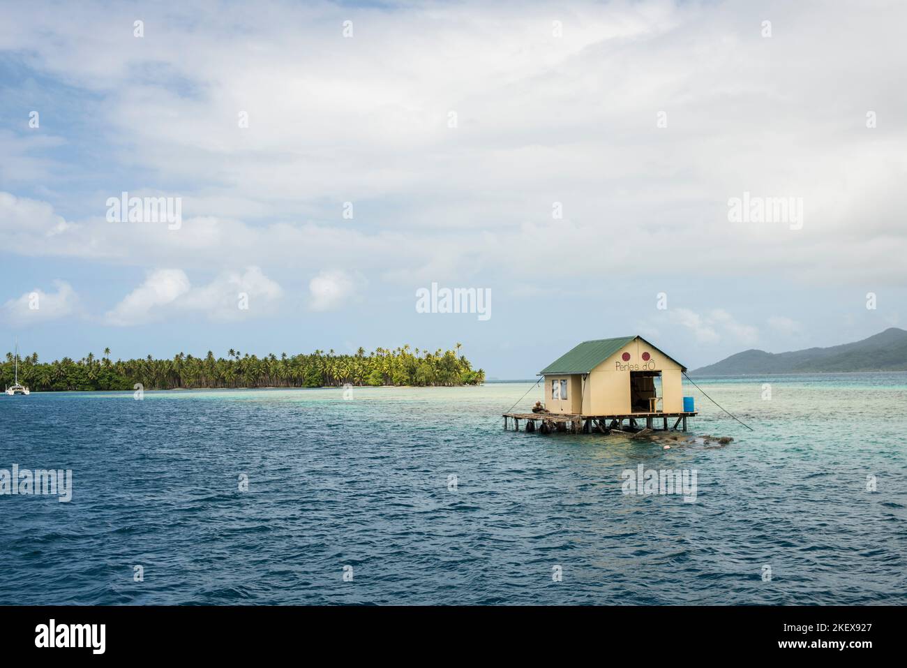 Pearl shack, fringing reef, Bora Bora, French Polynesia Stock Photo - Alamy