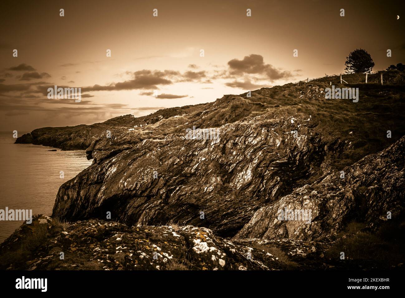 Glen beach cliff walk hi-res stock photography and images - Alamy
