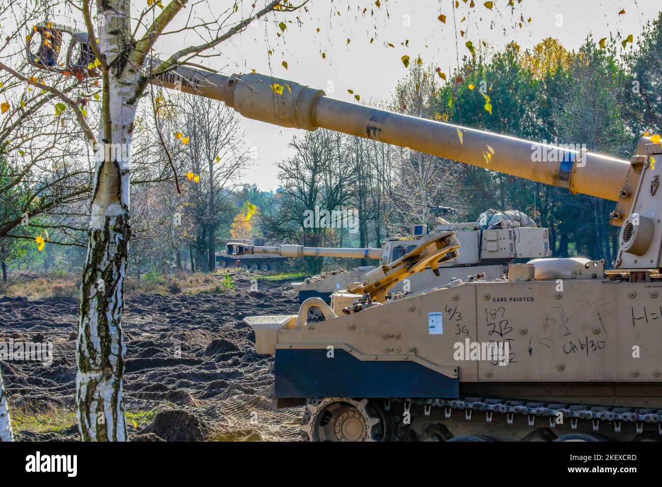 U.S. Soldiers assigned to 2nd Platoon, Bull Battery, 2nd Battalion ...