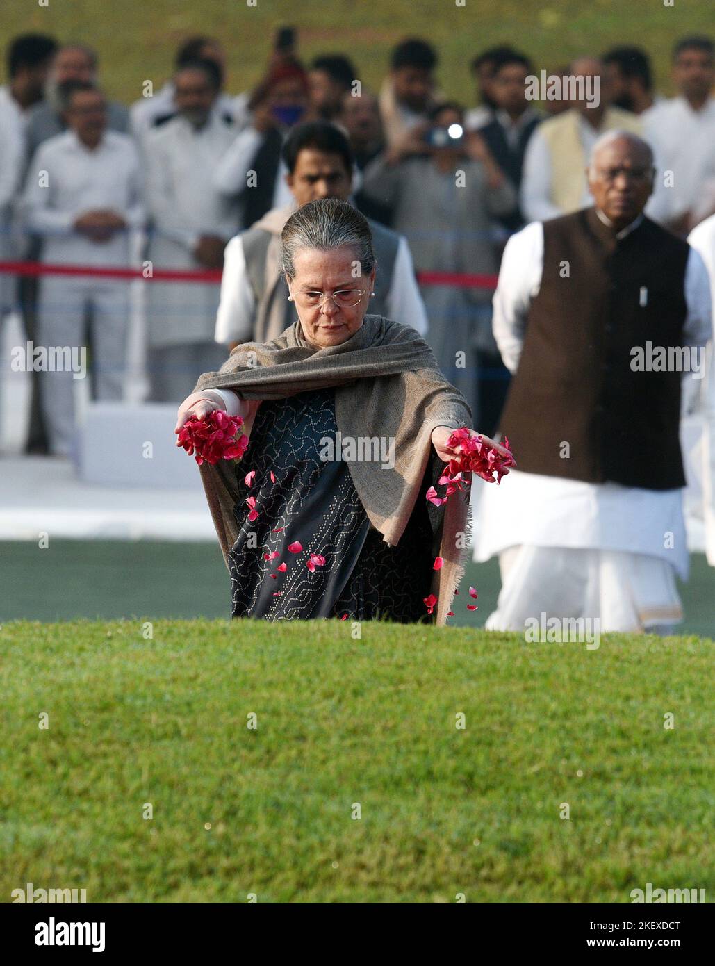 NEW DELHI, INDIA - NOVEMBER 14: Congress leader Sonia Gandhi pays ...