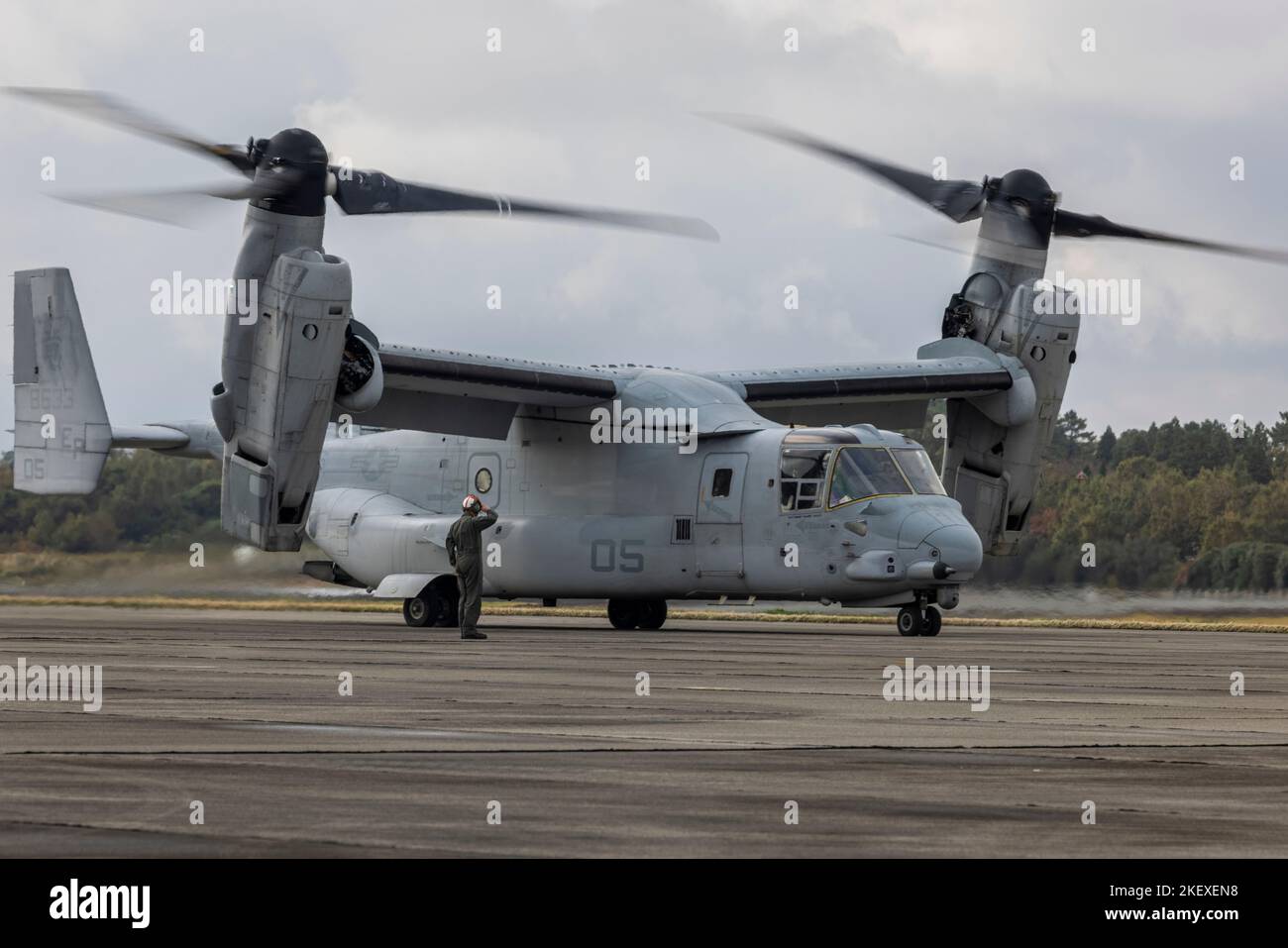 A U.S. Marine Corps MV-22B Osprey assigned to Marine Medium Tiltrotor ...