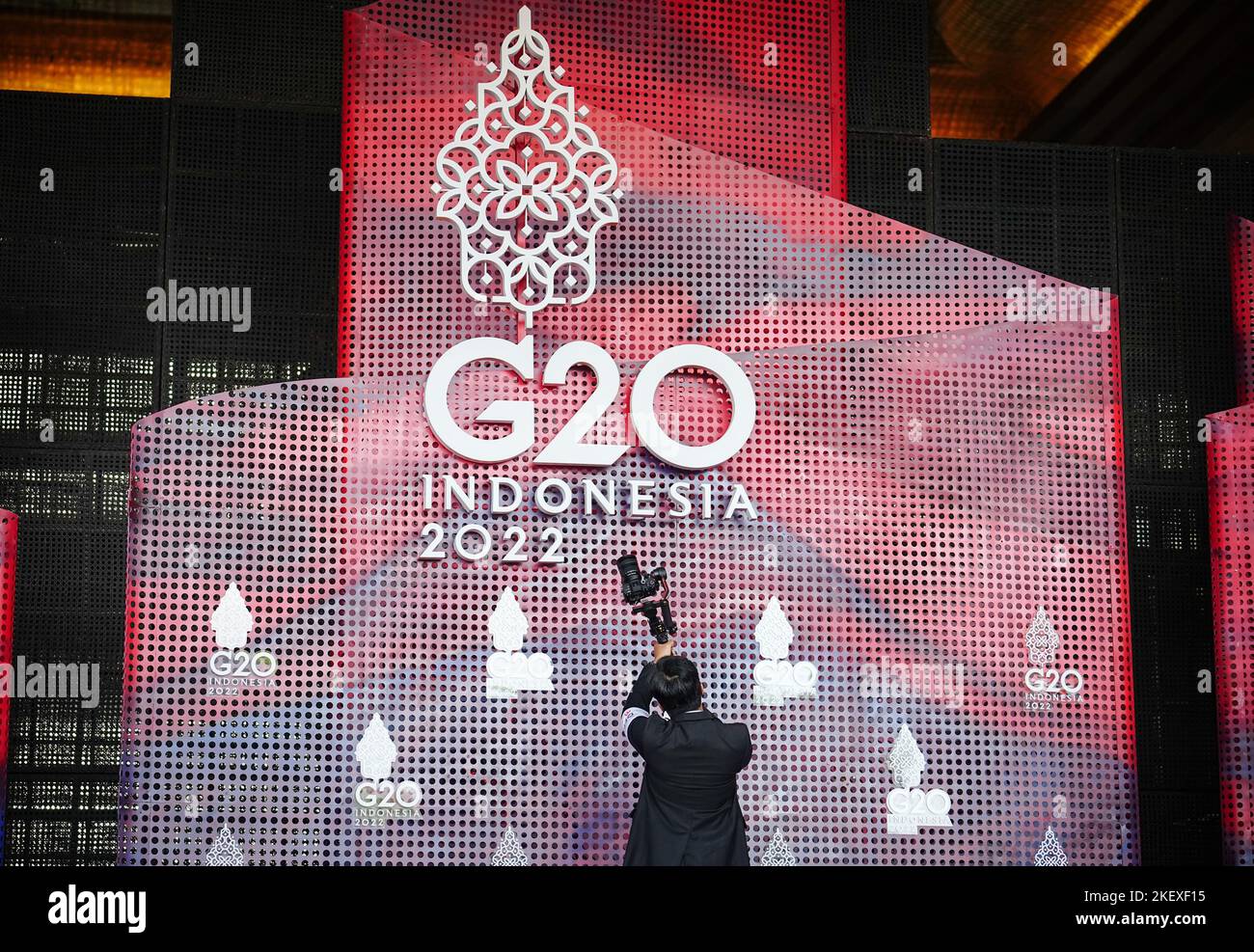 Nusa Dua, Indonesia. 15th Nov, 2022. A cameraman films the logo of the G20 summit at the meeting ...