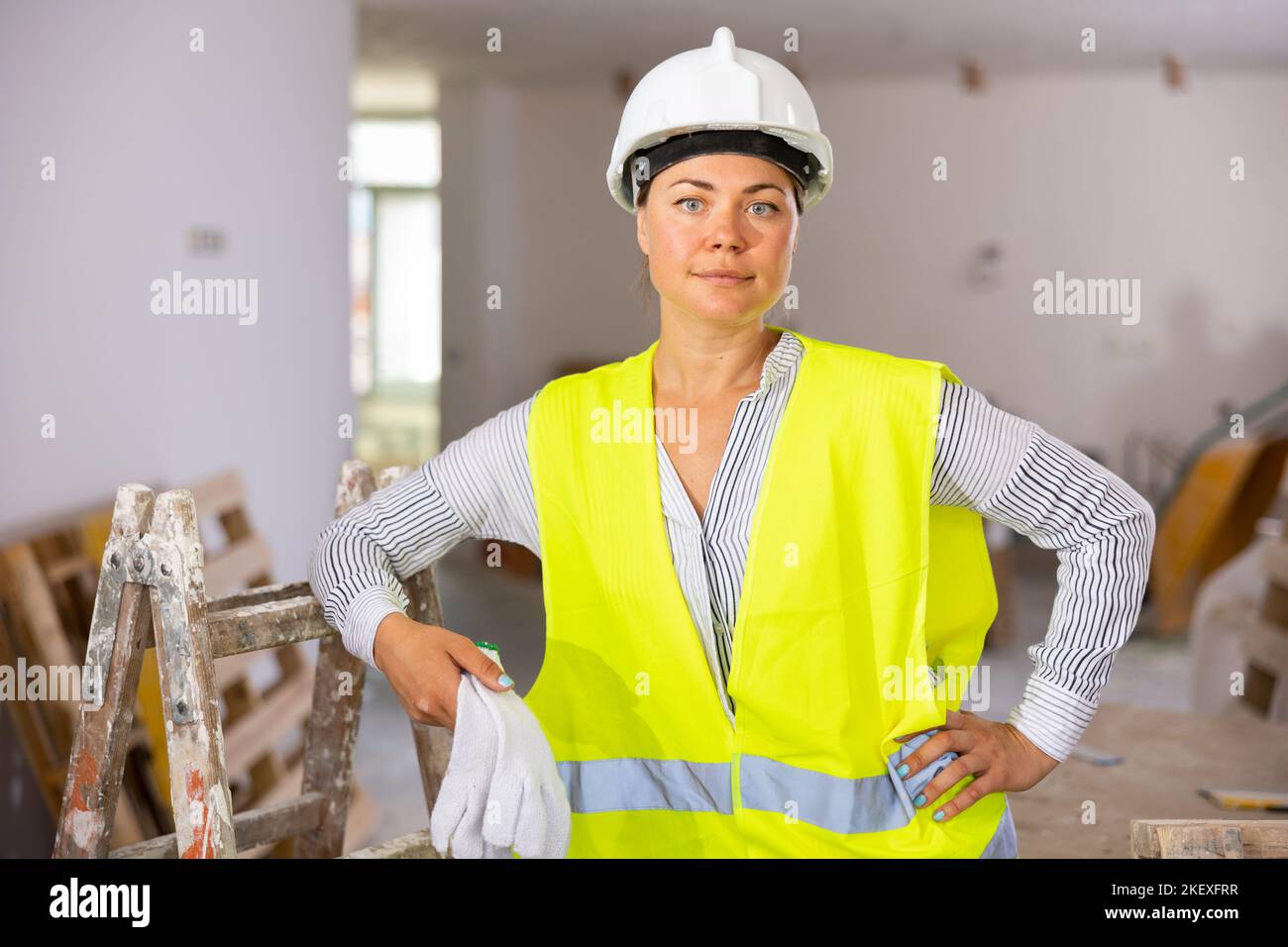 Engineer builder woman in uniform hi-res stock photography and images ...