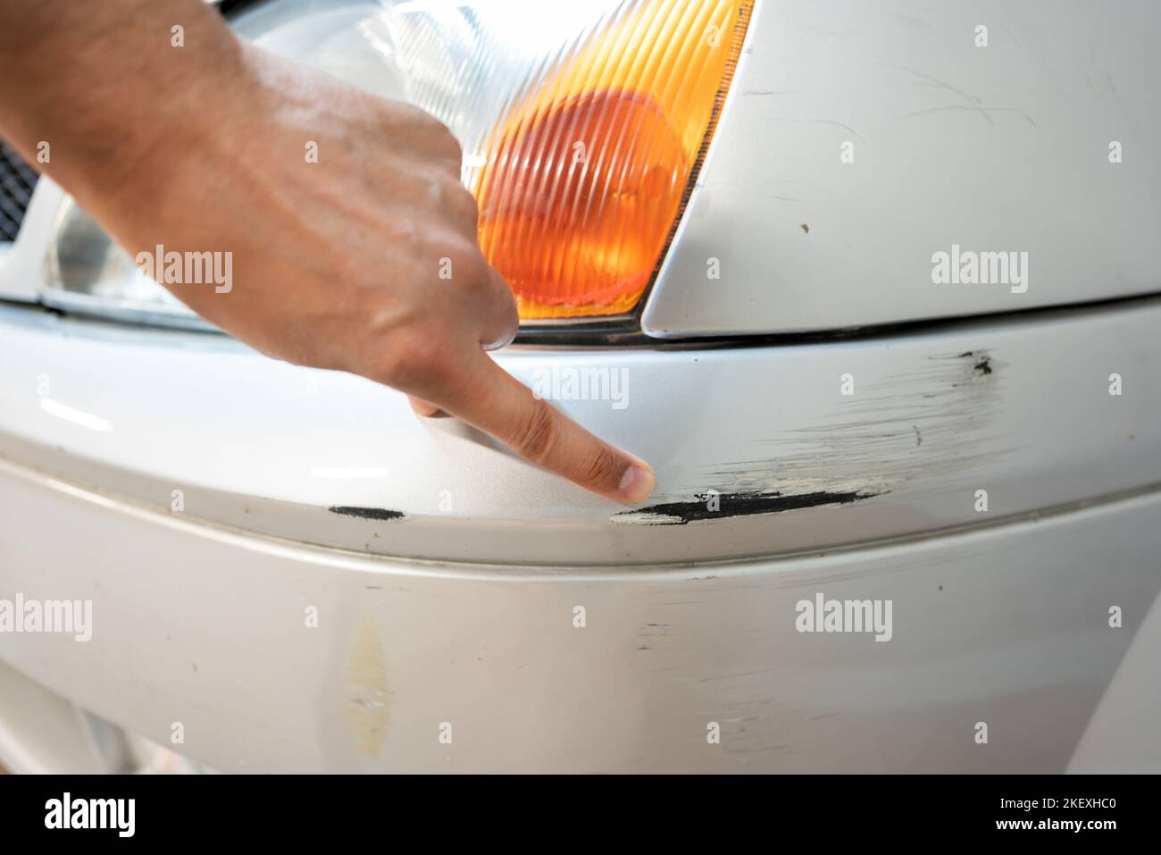 Car service worker examining vehicle body for scratches and damages ...